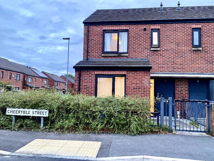 Uniquejoe Properties - 3 Bedroom - Stockport