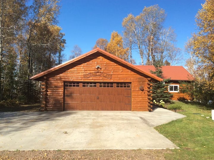 Rustic Log Cabin / 3 Bedroom - Grand Marais, MN