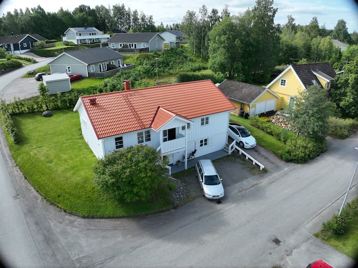 Hus Med Närhet Till Bad & Natur - Ed