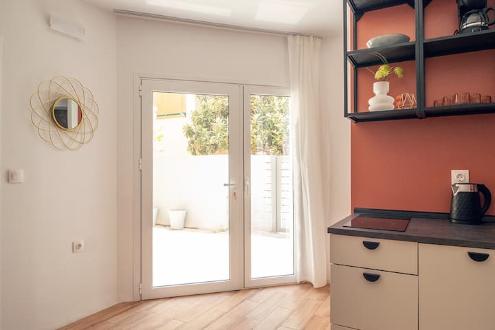 Homey 3 Bedroom Apartment Next To Old Town - Rodas