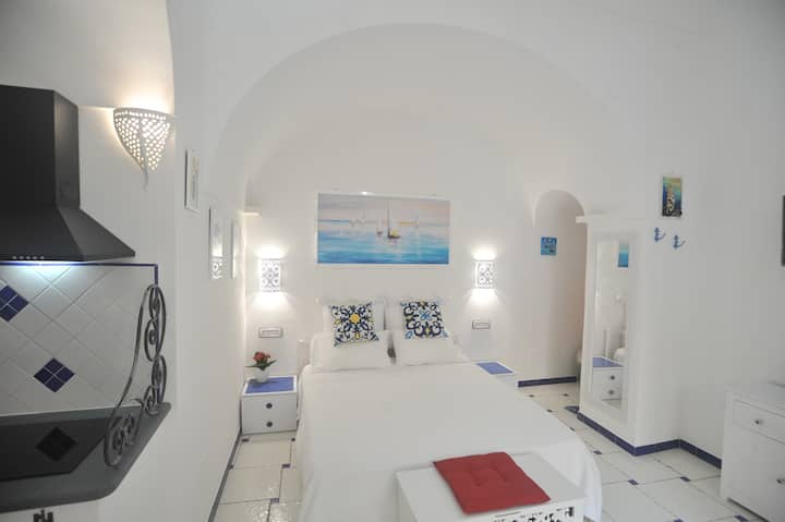 Cozy Art House • Newly Renovated • Walk To Beach! - Amalfi