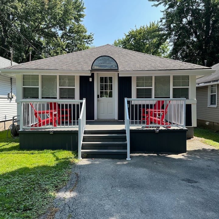 Schooley Beach House - Fort Erie
