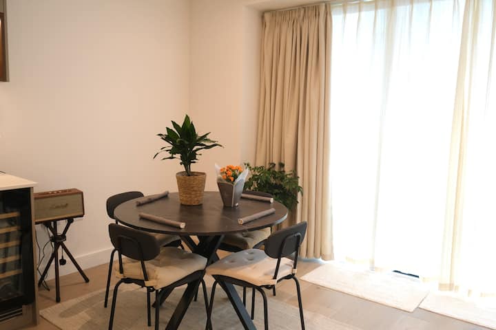 Room With River View In London - Woolwich