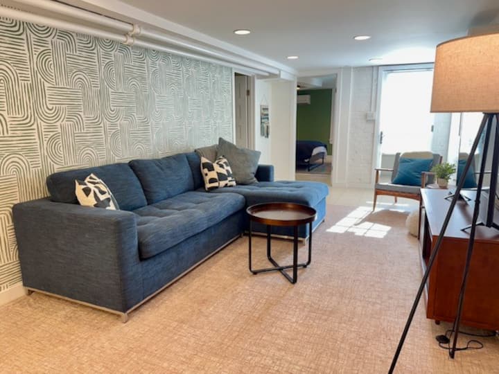 Bright Modern + Comfortable Dc Base - Glen Echo Park Aquarium