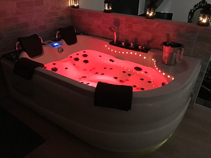 Loft & Jacuzzi Privé La Bulle à 5 Min De Chambord - Château de Chambord