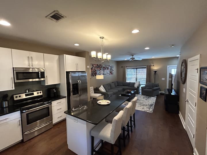Walking Distance To Campus - Auburn, AL