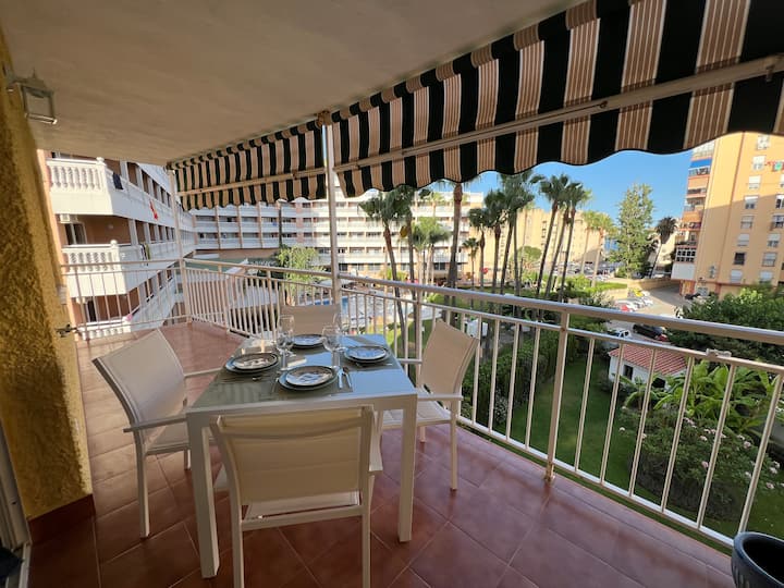 Apartamento En Paseo Marítimo De Torremolinos. - Torremolinos
