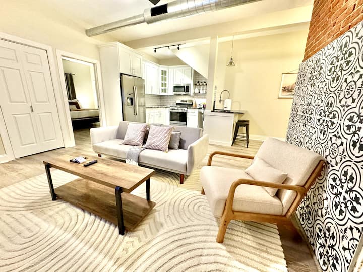 Luxurious Double King~steps To Walnut St~parking - Pittsburgh, PA