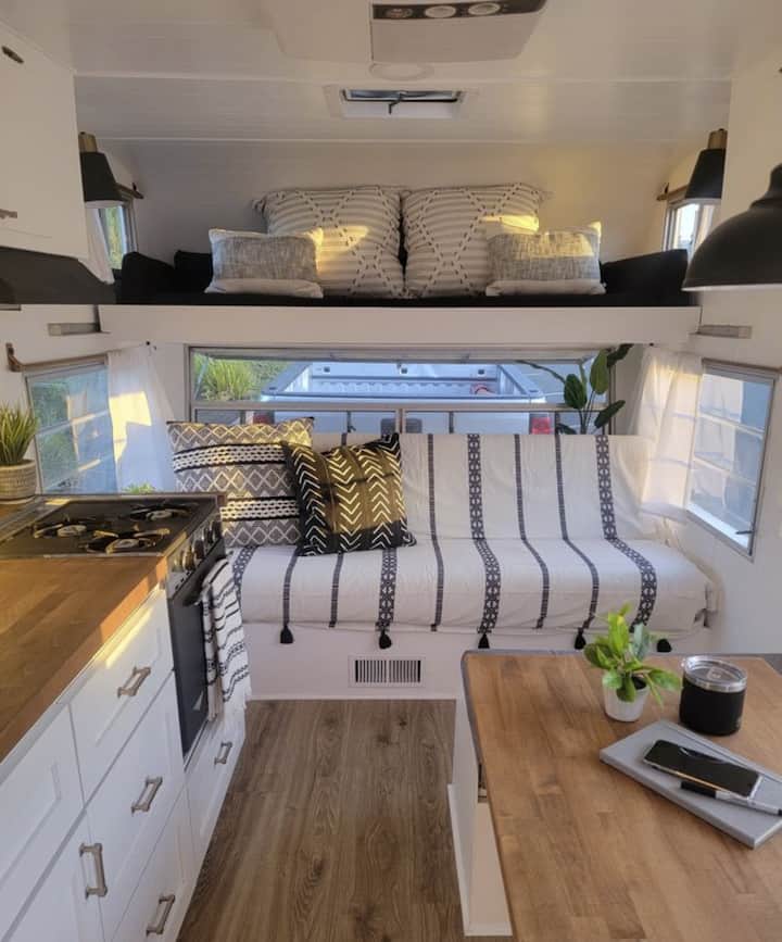 Cozy Little Camper - Backyard Glamping - Los Angeles, CA