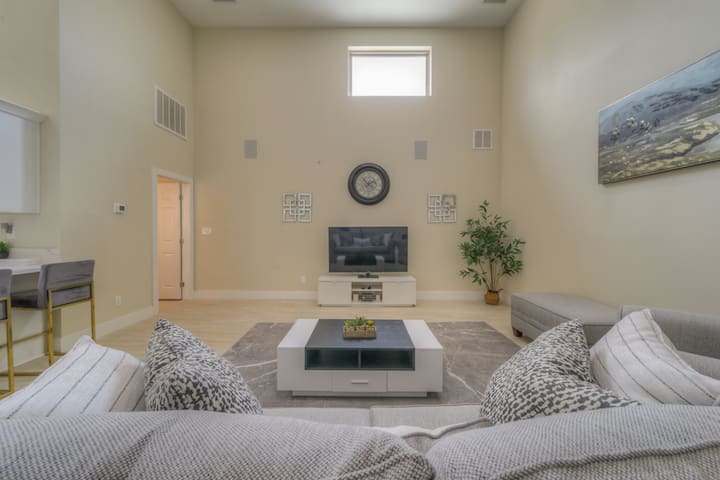 Guest House On Quiet Cul-de-sac - Riverside, CA