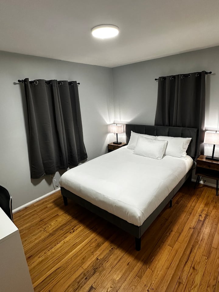 Deluxe Room - Single Bed - Detroit, MI