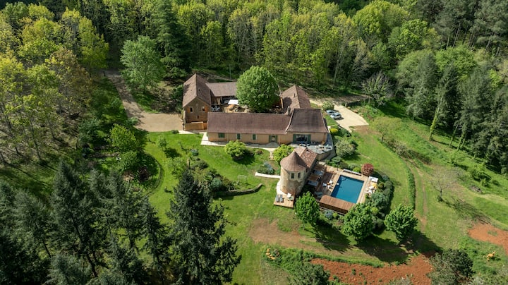 Superbe Ferme Dans La Forêt - Le Bugue
