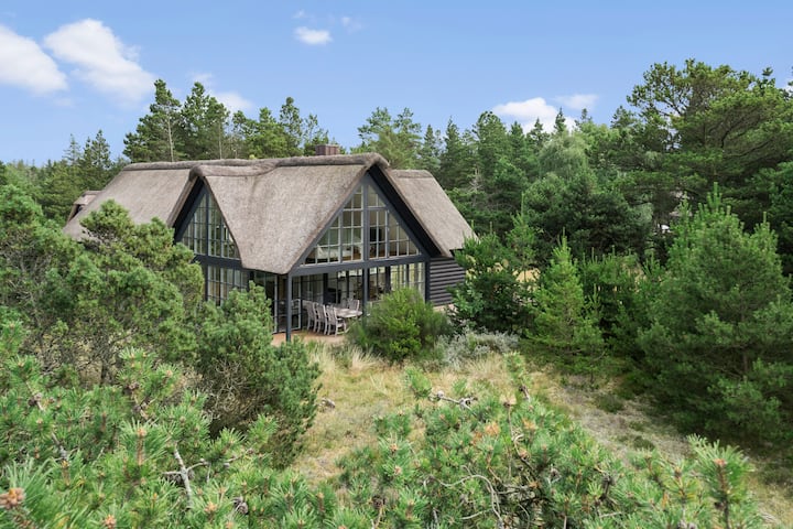 Stråtækt Hus I Naturomgivelser - Vejers Strand