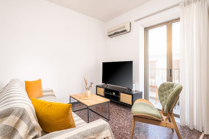 Spacious 4-person Kos Town Apt W/ Balcony - Kos