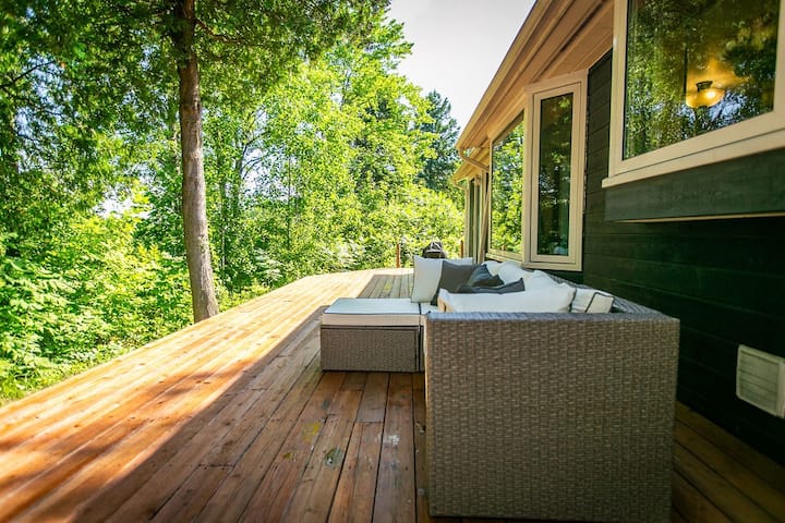 5br Riverfront Retreat W/ Firetable, Bbq, And Deck - Hockley Valley