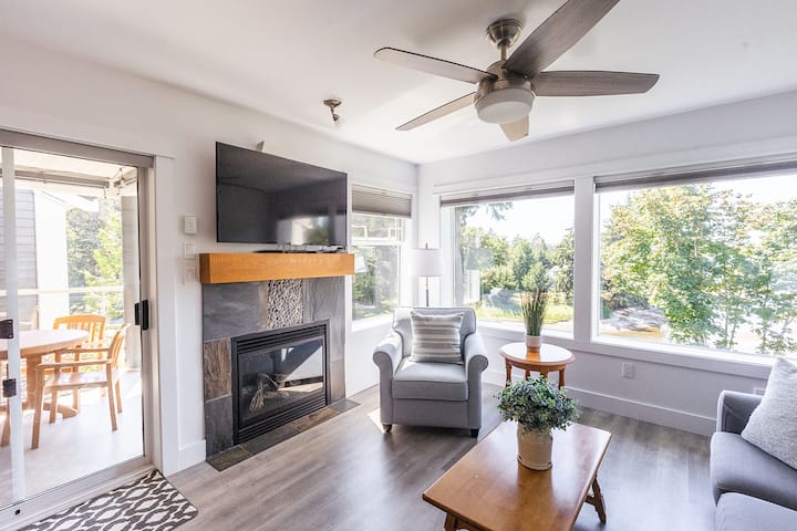 Ocean Breeze Year-round Retreat Condo A - Parksville