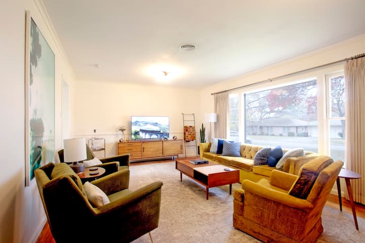 Downtown Plano Mid-century Charm - Plano, TX