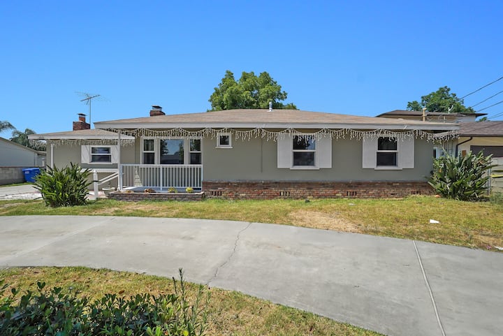 Modern Home |  Minutes To Disney | Family Friendly - La Puente, CA