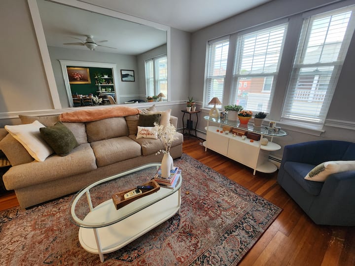 Charming Salem 1-bed W/ Parking - Salem, MA