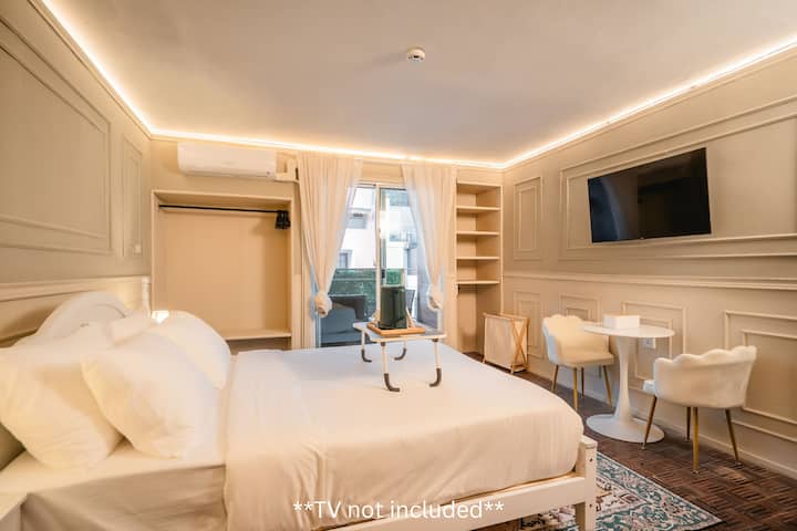 Grand French Villa 9 Bed 8 Bath - Bangkok