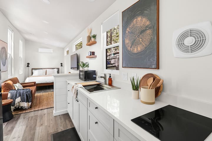 Honey Locust Tiny Home At Cave Springs - Dunsmuir, CA