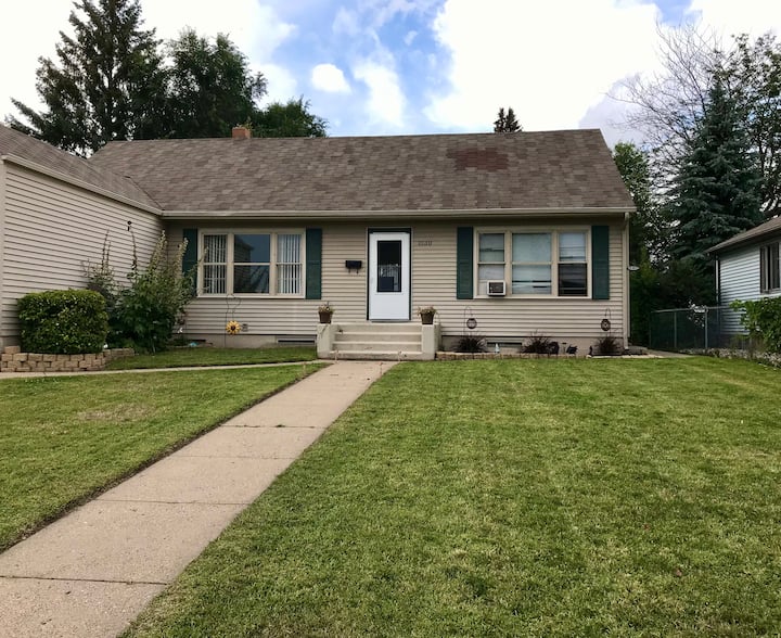 Spacious Upper Level Duplex! - Bismarck, ND