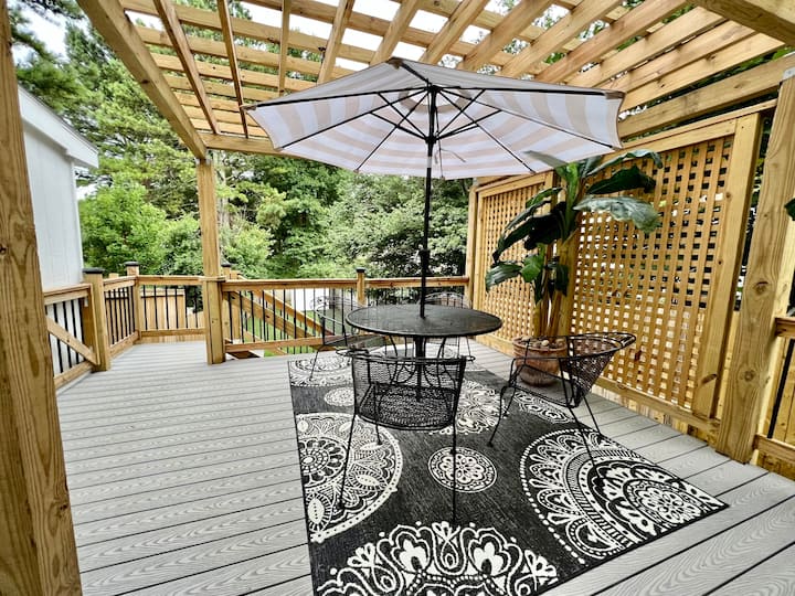 Renovated Townhome Near Square - Marietta, GA