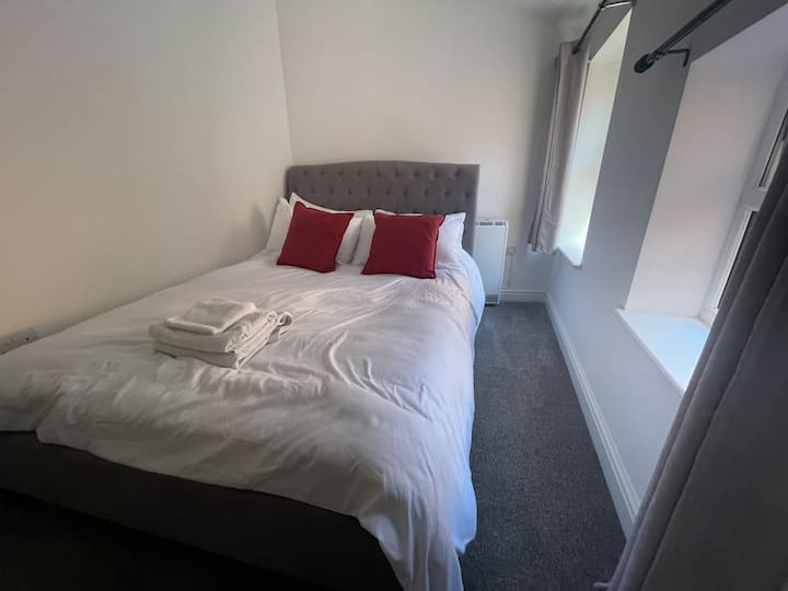 Town Centre - Two Bedroom Flat - Northampton