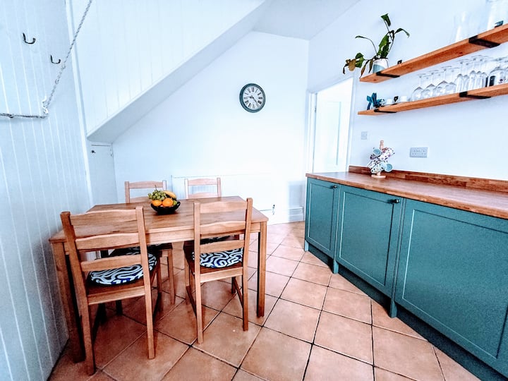 Hawthorn Cottage, Falmouth Beach And Town - Falmouth