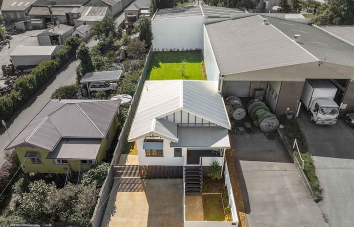 Stylish Retreat: Garden Oasis - Toowoomba