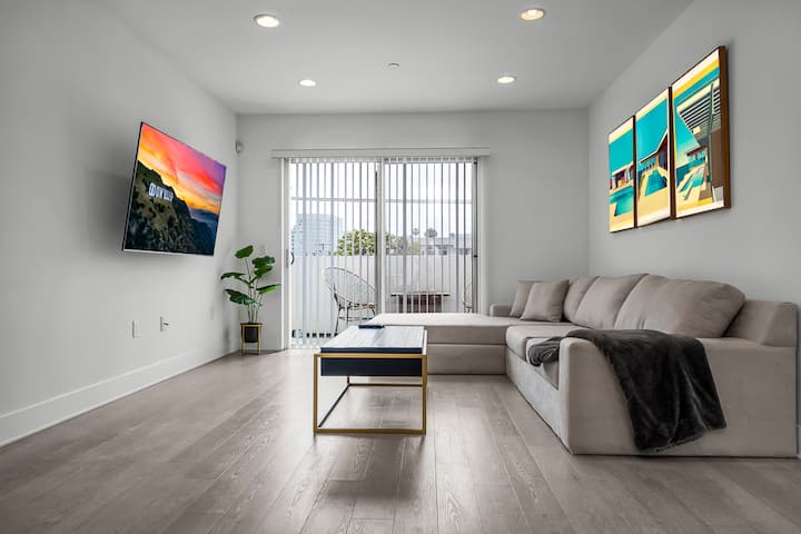 Ultra Luxury 3br | 3 Ba Oasis With Free Parking - Santa Mónica, CA