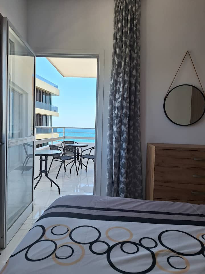 Luxury One Bedroom - Seafront - Limassol