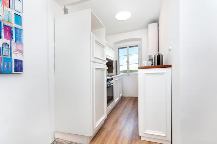 Marveda 2br Sea View Apt - Rovinj