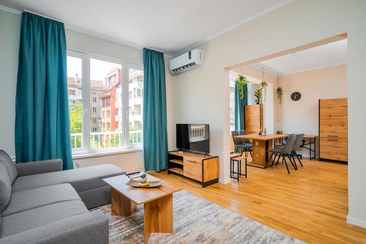 Spacious 2bd Near Ndk With Workspace - Sofia