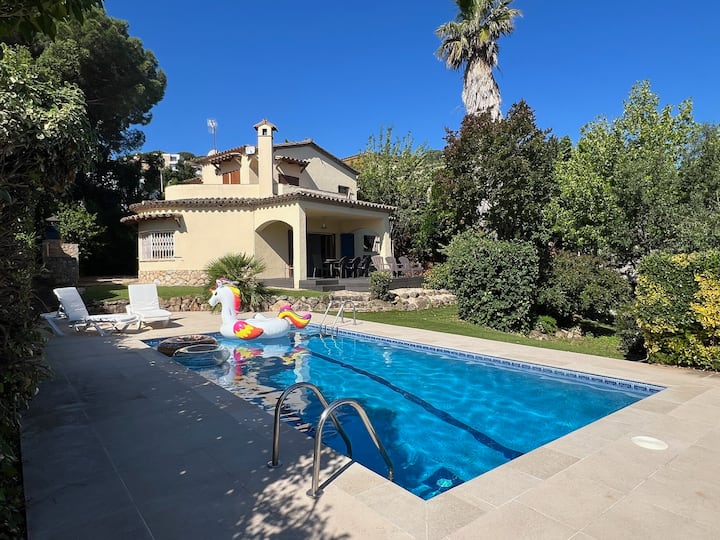 Large 5 Bedroom Villa With Private Pool - Sant Feliu de Guíxols