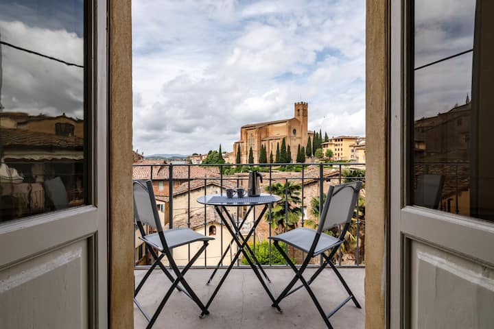 Siena Apt W/ Stunning Church Of San Domenico View - Siena