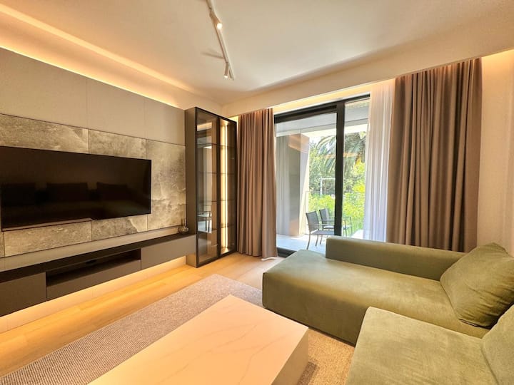 Lux Two Bedroom Apartment With Shared Pool Iva - 부드바