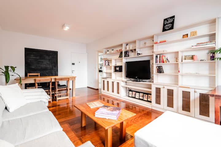 Luminoso, Amplio Y Confortable Departamento - Buenos Aires