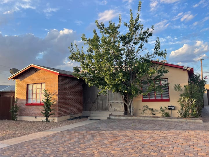 Broadway Retreat – Walk To U Of A & Downtown - Tucson, AZ