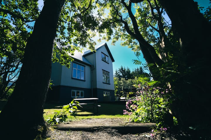 Cosy Apartment With Projector & Patio - Island