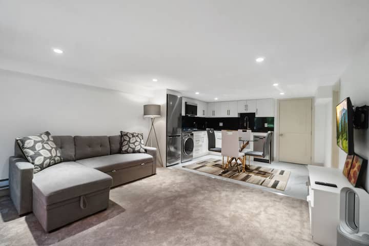 Modern & Cozy 1br Suite In Nv - 노스밴쿠버
