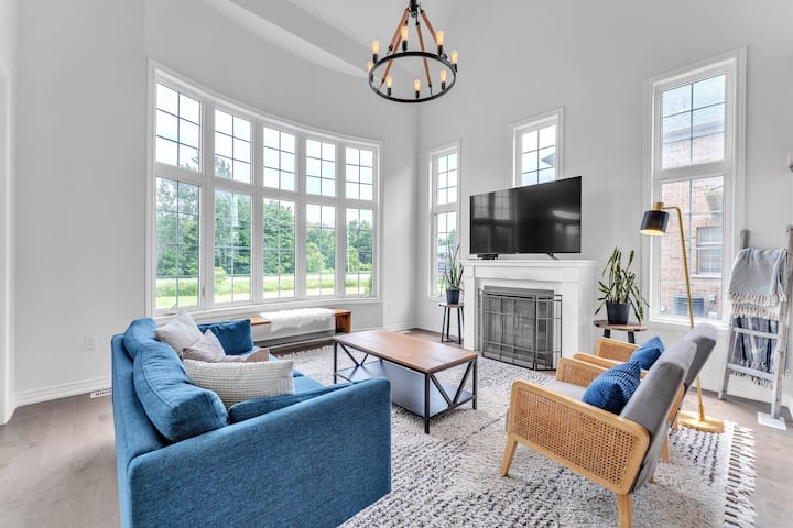 Spacious & New Prince Edward County Family Home - Brighton