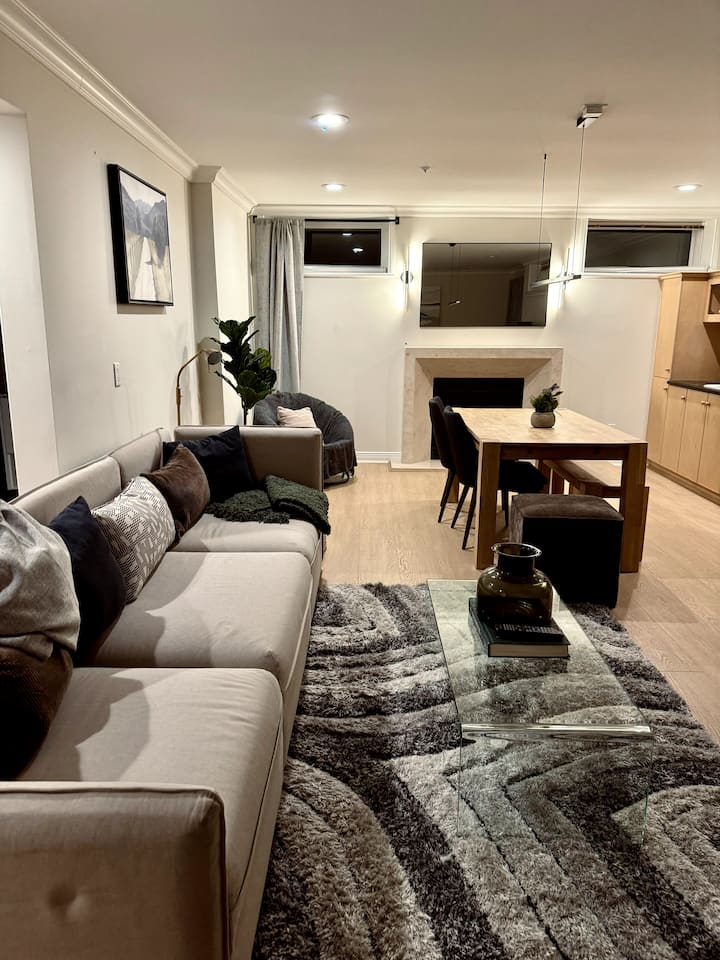 1br Suite/ Free Parking/ Sauna/ Fire Table - Vancouver