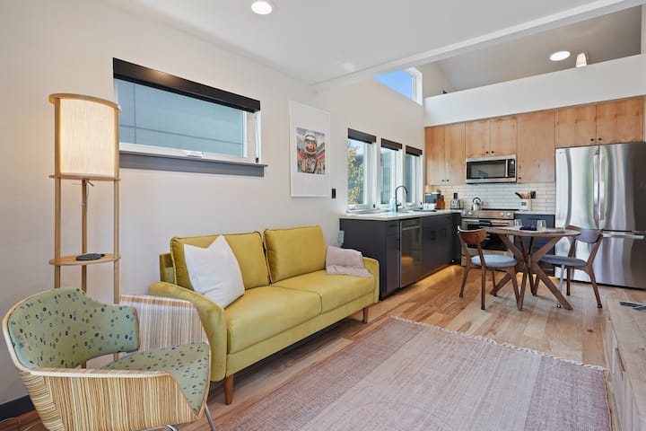 Modern Adu Near The Old Mill - Bend, OR