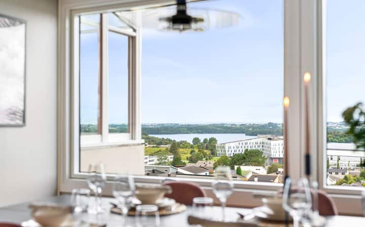 Toppleilighet, Med Fin Utsikt Og To Terrasser - Stavanger