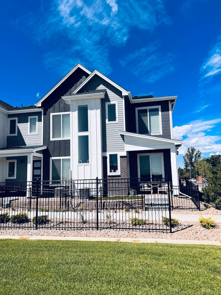 Cherry Creek Trail Townhouse - Denver, CO
