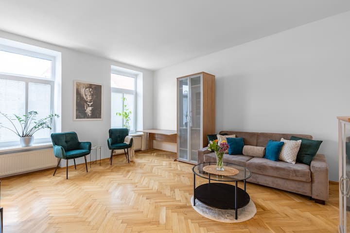 Urban Oasis Apartment Near Park And City Center - Bratislava