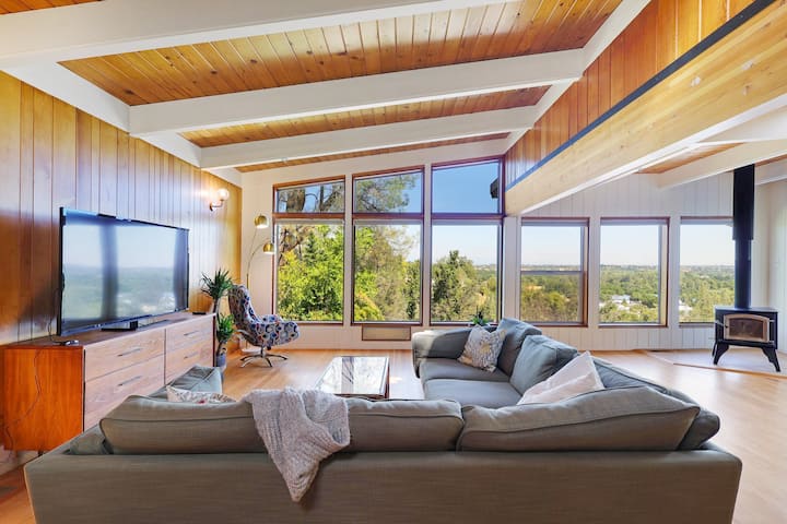 Loft View 53 | Central Style - Redding, CA