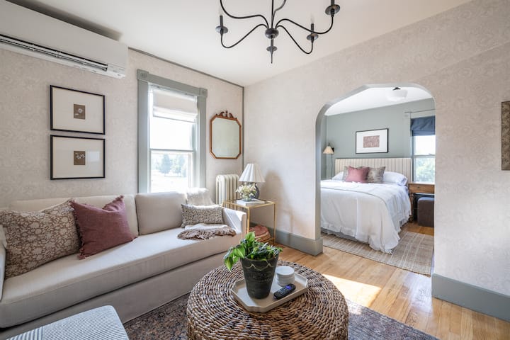 Cozy Downtown Retreat - Rapid City, SD