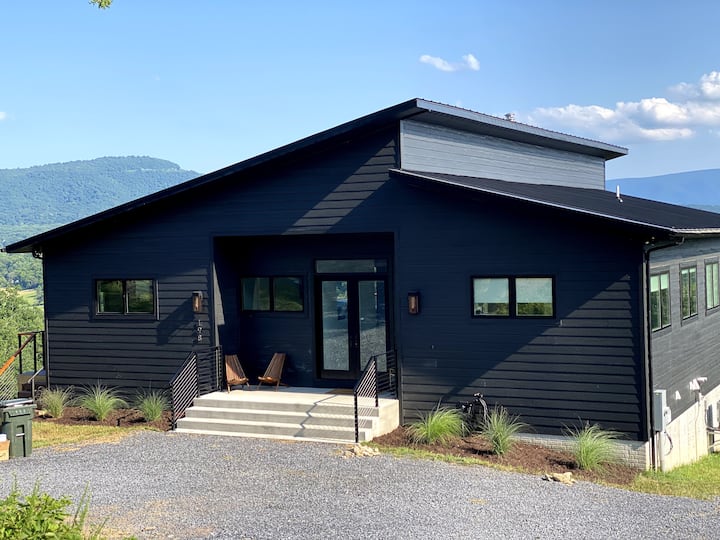 Luxe Mountain Home W/ Hot Tub And Views - Front Royal, VA
